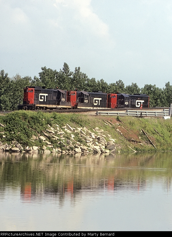 GTW GP9 Trio 4706, 4433, and 4135